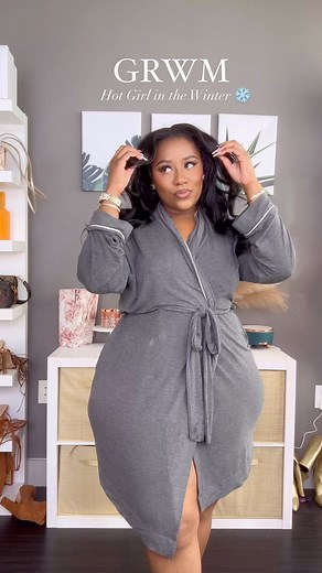 C H R I S T I A N A on Instagram: "This account stans micro skirts in the winter 😌❄️ ✨Deets✨ Skirt- @finesseusstudios Top, Bag & Shoes- @sheinofficial"