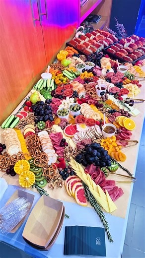 A bespoke grazing table designed for a memorable birthday celebration. ✨ Carefully curated with artisanal cheeses, seasonal fruits, and exquisite accompaniments to create a refined experience for your guests. For inquiries and bookings, please contact us via DM. #grazeenblanc #grazingboard #riyadhcatering #riyadhfood #grazingtablesandcheeseboards