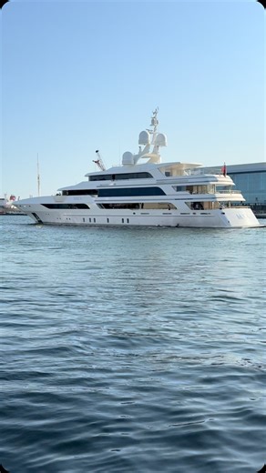 M/Y “MOCA” passing under the 17th St Bridge Fort Lauderdale fl. 🎥 by @theyachtguy | Theyachtguy