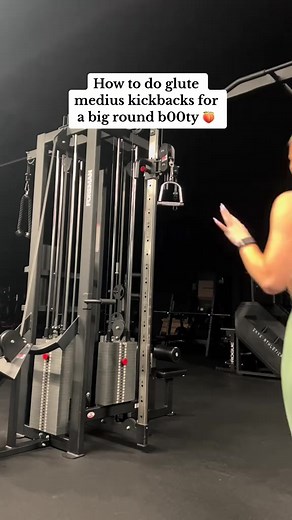 354K views · 3.3K reactions | Glute medius kickbacks are my FAVE for perky round glutes  (Cute fit is from @AYBL code ‘MADISON’ for $ off 懶) If you’re struggling to grow your shelf or round out your glutes, trust me, you need to try these next time you go to the gym!! ✨ #glutemediuskickback #gluteworkout #fitnesstips #glutemediusworkout #glutegrowthworkouts | Madison Hoover | Facebook