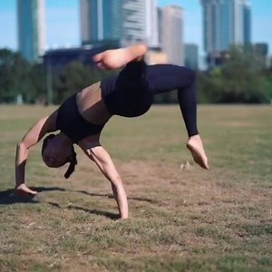AF Instructor Francheska Martinez performing alternating Pop Outs. This movement would be similar to a Macaco in Capoeira, or a Monkey Flip in Breakdancing. Looking good Francheska! | Animal Flow