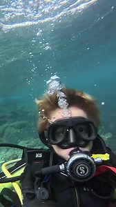 Watch as this young diver practices the mask removal and replacement skill 🤿 🎥 Scubadivepro Tenerife | PADI