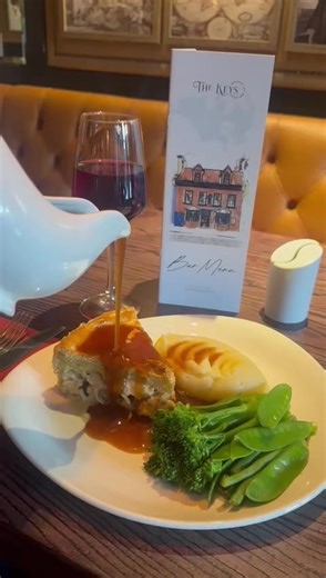 Gravy makes everything better ! 🥧🤤 #foodie #fyp #pie #viral #restauranttok
