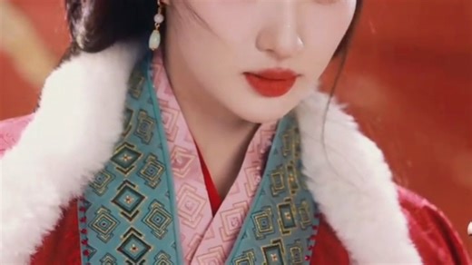 天啊，这姐居然真的靠春晚翻身了！十几秒的镜头涨粉65万！果然演员洗白还得看脸