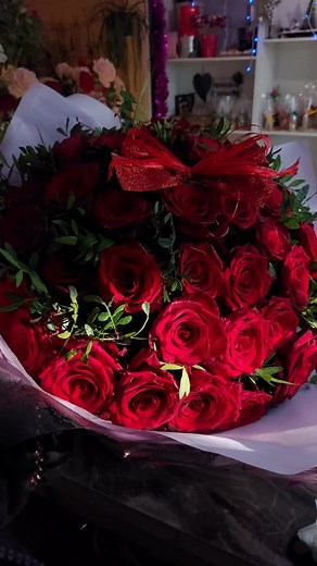 Bukiet 50 Róż na Urodziny - Idealny Prezent