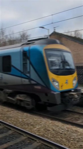 Fantastic tones from a 185 at woodsmoor, one of my favorite trains 🩵💙🟣