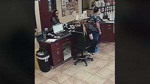 Une femme séquestrée glisse un message au vétérinaire (États-Unis)