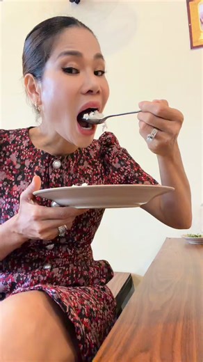 BÌNH DÂN QUÁN Nấu những bữa cơm sạch sẽ – tươi ngon – từ cái tâm, mong bà con lao động có một bữa ăn ngon, đủ chất, không đắt tiền để có sức khỏe làm việc, nuôi sống gia đình. Quán không đặt nặng lợi nhuận, chỉ mong đủ bữa trưa – bữa tối cho nhân viên 🎟 Ăn sáng từ 20.000đ/1 phần, Ăn Trưa từ 25.000đ/1 phần 🌱 Mùng 1 và 15 âm hằng tháng: có cơm từ thiện cho bà con khó khăn. Hãy ghé Bình Dân Quán một lần để thưởng thức những bữa cơm bình dị nhưng tử tế. #lamervinhhy #madamehoangvinhhy #VuonNhaBaHu