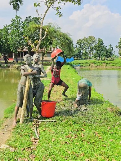 167K views · 2.6K reactions | "Statue splashes mud and ruins clothes – hilarious funny video!" 藍藍 #vrial #indian #funny | Friend media 2.0 | Facebook