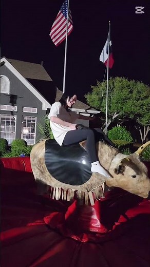 Rodeo-style mechanical bull riding at its finest — balance, chaos, and pure adrenaline in 15 seconds
