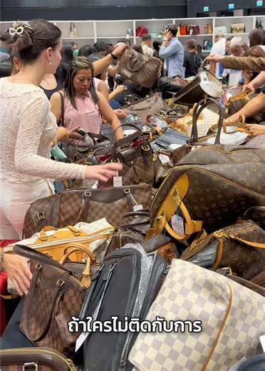 เมษายนนี้ เตรียมรับดีลสุดฮอต 🔥👜 3 – 12 เมษายน 2026 ☀️ 🦩MOPPET SUMMER SALE 2026🏄🏻‍♀️ รวมสินค้าแบรนด์เนมแท้กว่า 15,000 ชิ้น ไว้ในที่เดียว ✨ลดสูงสุด ถึง 90% ✨ ทั้ง กระเป๋า รองเท้า กระเป๋าสตางค์ และเครื่องประดับจากแบรนด์ระดับโลก🌎 ราคาเริ่มต้นเพียง หลักร้อย สินค้าทุกชิ้นผ่านการตรวจสอบโดยผู้เชี่ยวชาญ การันตีของแท้ 100% ใครมีแบรนด์เนมที่ไม่ได้ใช้แล้ว สามารถนำมาขายหรือฝากขายในงานได้ด้วย เปลี่ยนของในตู้ให้กลายเป็น เงินสดทันที 📲 แอดไลน์ @moppet_brandname 3 – 12 เมษายน 2026 📍 The Market Bangkok – M