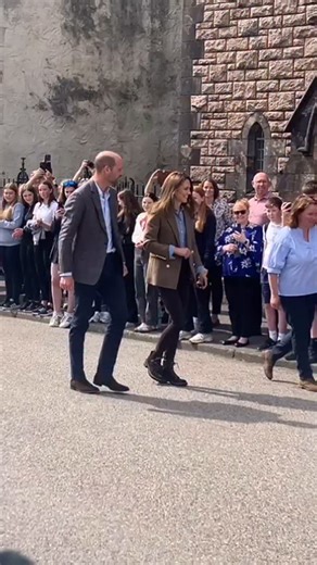 Prince William and Princess Catherine received a warm welcome from the crowds in Tobermory! More than 200 tourists and local residents lined the Main Street to see the royal couple arrive 👏 | HELLO!