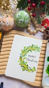 You won’t believe how easy these Christmas leaves are with a filbert brush! 🎄✨ I used only a filbert brush to create all those soft, rounded leaves. It’s such a fun way to get effortless shapes with just a few strokes! Layer your leaves for a fuller looking wreath 😃 #christmas2025 #christmascards #diychristmascrafts #christmascrafts | Joly Poa Watercolorist