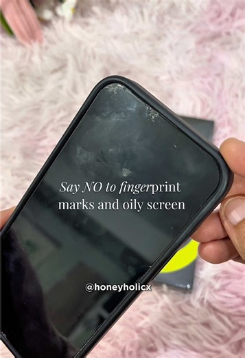 Sobrang daling gamitin!❤️ If you hate fingerprints and oily marks on your screen, this HD matte frosted screen protector is a must. Ultra smooth touch and anti-glare display. #tiktokaffiliate #mattescreenprotector #iphoneaccessories #iphonetemperedglass #yellowbasket