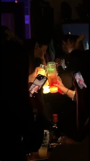 Se nos va este 2025📆 y acá en Solare lo mas importante eres TU🔥 Estaremos al 100, y lo único que necesitamos en ese abrazo es que TU estés🙌🏻 Vamos darle vida a nuestra última noche del año😏🍾 | Solare