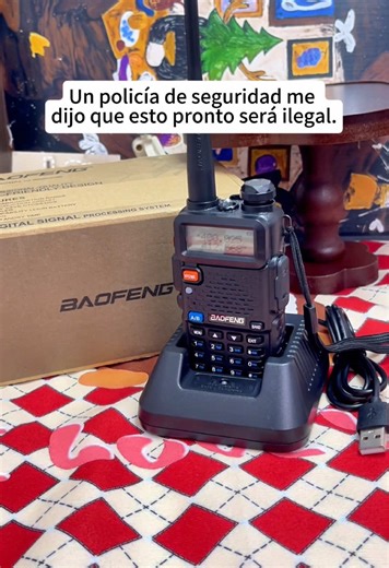 Tu teléfono no funcionará cuando más lo necesites... este sí. Baofeng UV-5R Transceptor de radioaficionado bidireccional de doble banda, carga USB, largo alcance, compatible con CHIRP, portátil. Walkie-talkie portátil. #walkietalkie #radio2vías #radioradio #radioaficionado #listoparaemergencias