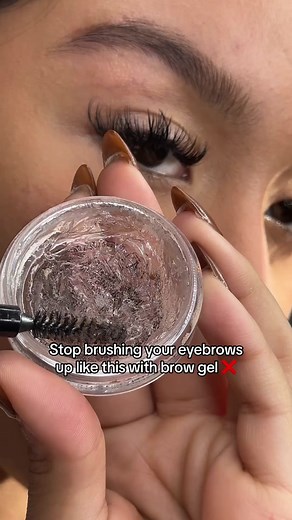Struggle with brow gel? Watch this video on how to apply brow gel correctly! ✨ #browgel #browtutorial #laminatedbrows #browhacks #makeuphacks #IPSY