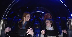 (May The 4th Be With You) Aujourd’hui plus que jamais, faites-vous propulser dans l’hyperespace dans l’attraction unique au monde Star Wars Hyperspace Mountain ! ✨☄️ | Chronique Central Plaza