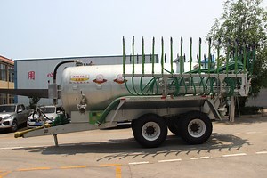 [Hot Item] 12cbm High-Capacity Suction Tank Liquid Manure Spreader for Efficient Farmland Fertilization