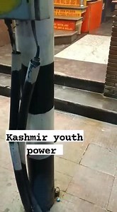 #SmartCity #Srinagar Electric wires exposed in street lamp pole at Lalchowk Near Mummy please that can be life threatening to people around who is responsible? | Live Kashmir youth power