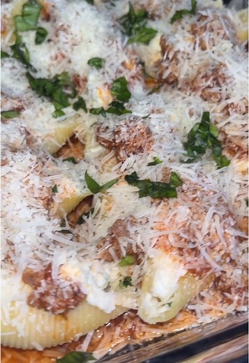 Delicious Stuffed Jumbo Shells with Ground Beef Sauce