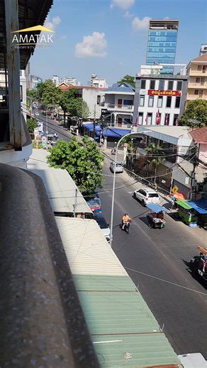 ផ្ទះលក់បន្ទាន់ ជិតរង្វង់មូលផ្សារដើមថ្កូវ St430 តម្លៃ $330,000 ចចារ សាច់ដី: 5.82m x 24.9m សាច់ផ្ទះ4.24m x 17m សល់មុខផ្ទះ 5.55m សល់ចំហៀង1.55m សល់ក្រោយ 2.35m សរុប បន្ទប់គេង៤ ,បន្ទប់ទឹក៤ »E0 មានបន្ទប់១, បន្ទប់ទឹក១ មានជណ្តើរចំហៀងឡើងជាន់ទី១ »E1/2 មានបន្ទប់២, បន្ទប់ទឹក២ »E1 មានបន្ទប់១,កន្លែងទទួលភ្ញៀវ១, បន្ទប់ទឹក១ មានវ៉េរ៉ង់ដា មុខក្រោយ លេខអាជ្ញាប័ណ្ណក្រុមហ៊ុន៖ E-15-197 📩សម្រាប់ព័ត៌មានបន្ថែមអំពីអចលនទ្រព្យ: ឆែននែល https://t.me/amatakproperty 🔔 តេឡេក្រាម ឬខល 📞086356878 / 086 601 472 | Amatak Property Se