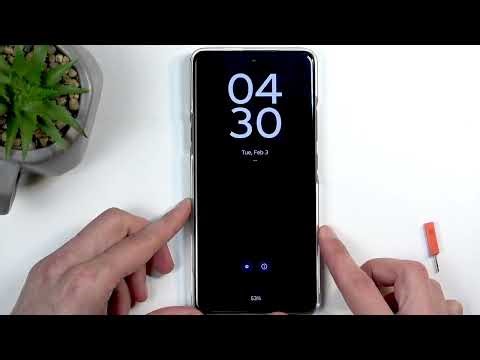 MOTOROLA Signature - How to Insert SIM and SD Card