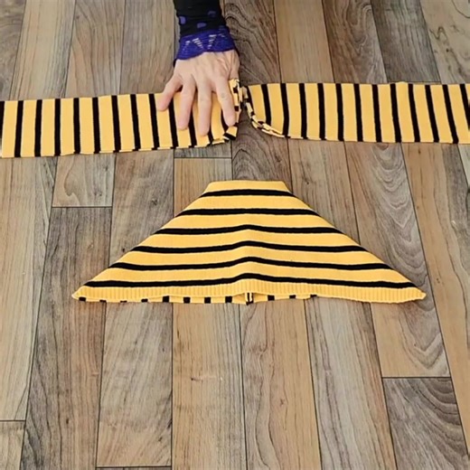 Look What I Turned My Friend's Unused Sweater Into / 2 recycling | Sewing Tutorial