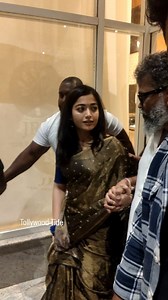 Exclusive report: Ace director Sukumar (@aryasukku ) assists Rashmika Mandanna (@rashmika_mandanna ), ensuring she safely gets into her car at the Sakshi Awards function in Hyderabad. A heartwarming moment of care and respect between the director and actress. Stay tuned for more exclusive updates! #RashmikaMandanna #Sukumar #SakshiAwards #TollywoodTide | Tollywood Tide