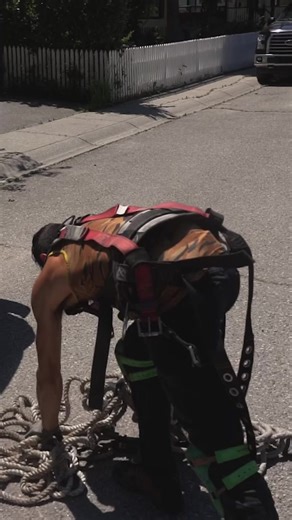 𝐀 𝐍𝐞𝐰 𝐑𝐨𝐨𝐟 𝐒𝐭𝐚𝐫𝐭𝐢𝐧𝐠 𝐅𝐫𝐨𝐦 $𝟓,𝟗𝟗𝟓?? 𝐁𝐮𝐭 𝐇𝐞𝐫𝐞’𝐬 𝐭𝐡𝐞 𝐑𝐄𝐀𝐋 𝐒𝐭𝐨𝐫𝐲… You’ve probably seen a bunch of Calgary roofers posting prices like $8,299, $5,995, or something close, right? There’s a reason for that… They’re copying us. But here’s what they can’t copy: 👉 The reputation we built from hundreds of 5-star reviews 👉 The systems and processes that let us install 20X more roofs than most companies 👉 The buying power that gets homeowners better pricing — wit