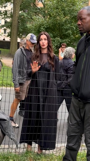 Footage captured in Central Park shows Anne Hathaway firmly speaking to paparazzi as several people can be heard bickering just off camera. “Does everyone know that there are children on set?” | New York Post Lifestyle