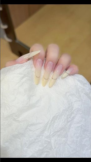 💅Gorgeous beige gradient nails with a touch of bling! ✨