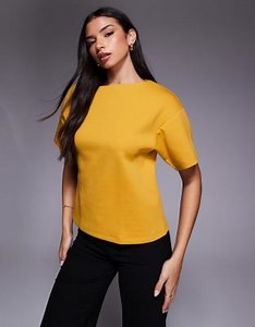 Top color ocre entallado con media manga y cuello barco de ASOS DESIGN | ASOS