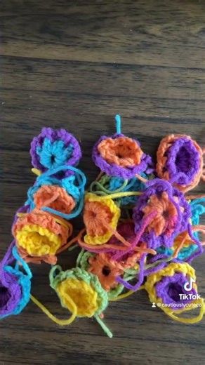 ✨ Crochet Scrap Yarn Flower | Beginner-Friendly Scarf or Autumn Table Runner 🌸🍂