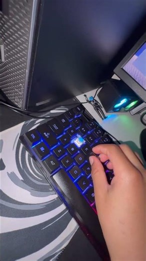 HOW TO MAKE UR MEMBRANE KEYBOARD A MECHANICAL KEYBOARD!!!!