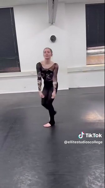 1st year Erin smashing @Calscreative ‘s Jazz Class 😍😍 #dance #dancer #jazz #jazzdance #blackandgold