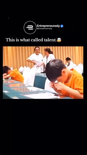 Entrepreneurealy on Instagram: "Mathematical finger counting is a traditional and practical method of using fingers to perform basic arithmetic and understand numbers. It is often the first counting method taught to young children, allowing them to physically represent numbers from 1 to 10. By raising one finger for each number, a child can count step by step in a very tactile and visual way. Typically, the left hand is used for numbers 1 to 5, while the right hand represents numbers 6 to 10. Th