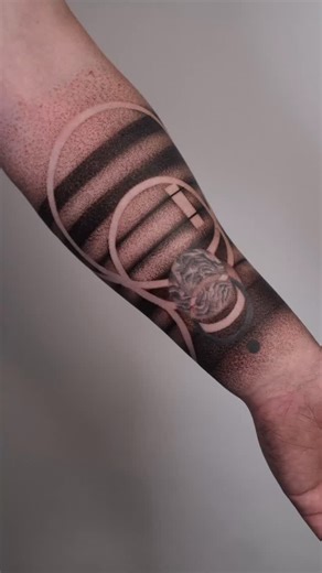 I had a really fun couple of days doing this project based on the song Quorom by Low. For @chrislemonde #abstracttattoo | Offline tattoos