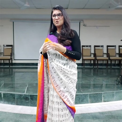 Ruchika Dugal | Soft Skills Trainer | TTT | Key Note Speaker on Instagram: "𝗢𝗻𝗲 𝗰𝗼𝗺𝗺𝗼𝗻 𝗰𝗼𝗺𝗺𝘂𝗻𝗶𝗰𝗮𝘁𝗶𝗼𝗻 𝗺𝗶𝘀𝘁𝗮𝗸𝗲 𝗿𝘂𝗶𝗻𝘀 𝗺𝗼𝗿𝗲 𝗿𝗲𝗹𝗮𝘁𝗶𝗼𝗻𝘀𝗵𝗶𝗽𝘀 𝘁𝗵𝗮𝗻 𝘄𝗲 𝗿𝗲𝗮𝗹𝗶𝘀𝗲. ❌ We don’t say what we need. ❌ We don’t express what we expect. ❌ And yet, we hope the other person will just… understand. 𝗔𝗹𝗺𝗼𝘀𝘁 𝗹𝗶𝗸𝗲 𝘄𝗲 𝗲𝘅𝗽𝗲𝗰𝘁 𝘁𝗵𝗲𝗺 𝘁𝗼 𝗯𝗲 "𝗔𝗻𝘁𝗮𝗿𝘆𝗮𝗺𝗶" — to read our minds and figure things out. And when they don’t? ✅ We feel hurt. ✅ 