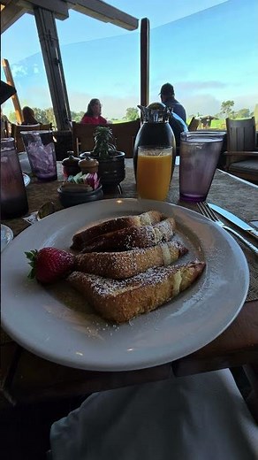 Breakfast at Torrey Pines Lodge