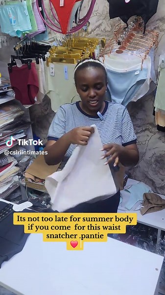 This is the waist-snatcher you’ve been waiting for is here. This 1. High-Waist Adjustable Shaper Panty 2. comes with a 3-row hook-and-eye control band that lets you tighten your waist the way you prefer. 3. It’s ideal for ladies who want extra tummy support and especially helpful for postpartum mums who prefer adjustable, gentle shaping as they recover. 4. The smooth seamless lower panty and strong upper compression panel give you a cleaner silhouette under dresses, jeans, and office wear withou