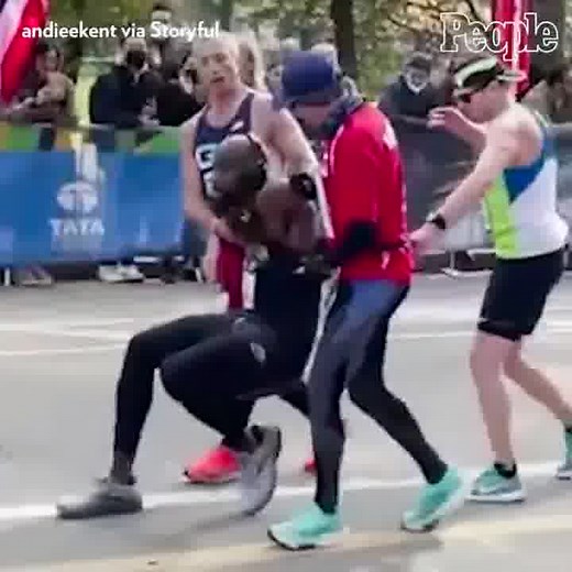 1.2M views · 98K reactions | When a runner fell to the ground near the end of the New York City marathon, other runners picked him up and helped him make it to the finish line. ❤️ | People | Facebook