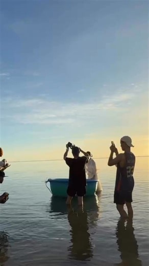 BTS INFINITE HORIZON, 1 buổi sáng tại biển Vô Cực Mỹ Hòa, cả team phải đứng ngắm nhìn vẻ đẹp thiên nhiên ở nơi này. | Hoài Vinh