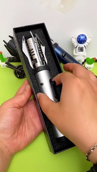 Windproof Butane Refillable Spitfire Metal Gas Lighter, Home Kitchen High Temperature Welding Lighter, Inflatable Outdoor Windproof Direct Impact Lighter for Candle Grill BBQ Fireworks (Silver)