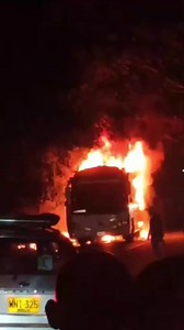 10K views · 297 reactions | Entrada a sopetran autopista Medellín uraba se incinero un vehículo tipo bus | Reporteros de la linea Colombia | Facebook