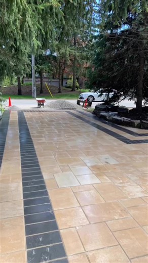 This isn’t just landscaping. This is architectural interlocking. Custom driveway design. Clean borders. Proper base. Built for real Canadian winters. If you’re upgrading your home — start with the driveway. 📍 Toronto & GTA 📞 416-995-6632 #interlockingdriveway #torontodriveways #drivewaytoronto #landscapingtoronto #vaughancontractor richmondhillhomes artechlandscaping
