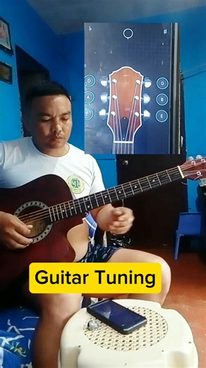 Tuning Guitar Using Guitar Tuner Apps