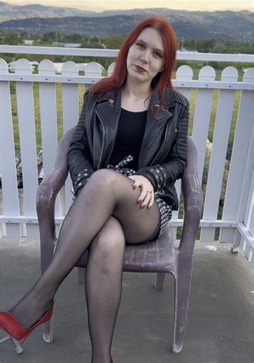 🖤❤️🥰 #heels #legs #redheels #tights #sheertights #redhead #nylons #fashion