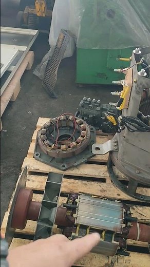 THREE-PHASE ELECTRIC GENERATOR. EXPLODED VIEW OF INTERNAL PARTS.