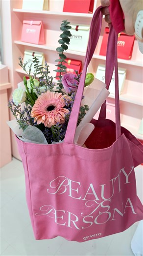 GELINEEELI🌻 on Instagram: "Here’s a recap of what happened at the Mini Milktint Milkshake Collection Launch event, and also a DETAILED BREAKDOWN of what to expect at @grwmcosmetics ‘ Pop-Up Store in Festival Mall ☺️💖✨😍 The Mini Milktint Milkshake Collection is EXCLUSIVELY available in-store at their Pop-Up Store in Festival Mall, so make sure to drop by if you’re around the area 🤗🫶🏽😍🍦🍭🥤 Thank you so muchhh GRWM Cosme